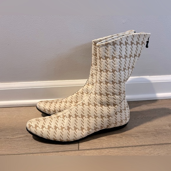 Arche | Shoes | Arche Hand Crafted In France Ivory And Camel ...